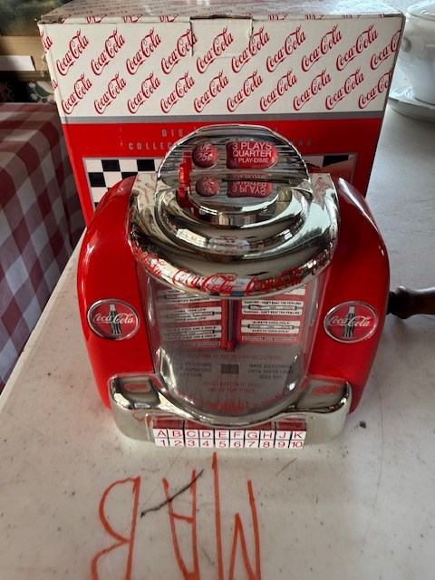 Great Finds Online Auctions - Vintage Coca-Cola Tabletop Jukebox ...