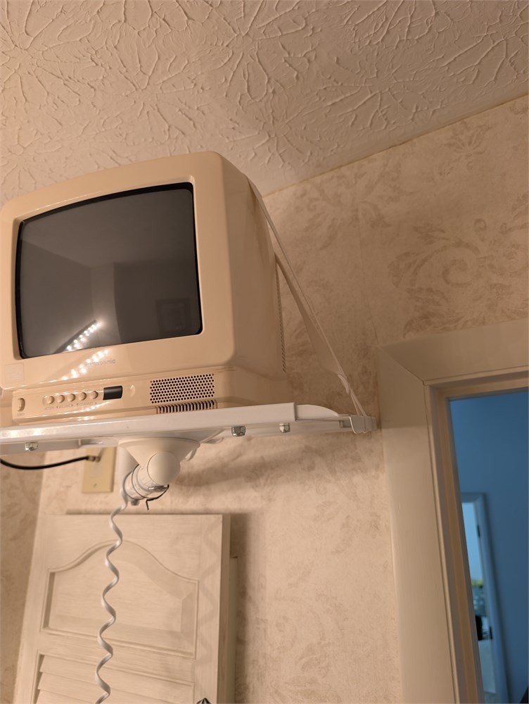 Great Finds Online Auctions - Vintage Panasonic White 9" CRT TV Retro ...