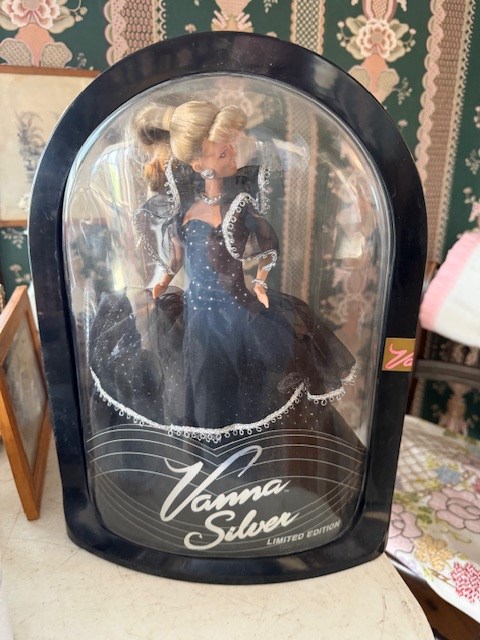 Great Finds Online Auctions - Mattel Limited Edition Vanna Silver Doll