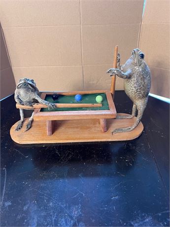 Great Finds Online Auctions - Taxidermy Frogs Playing Pool Figurine
