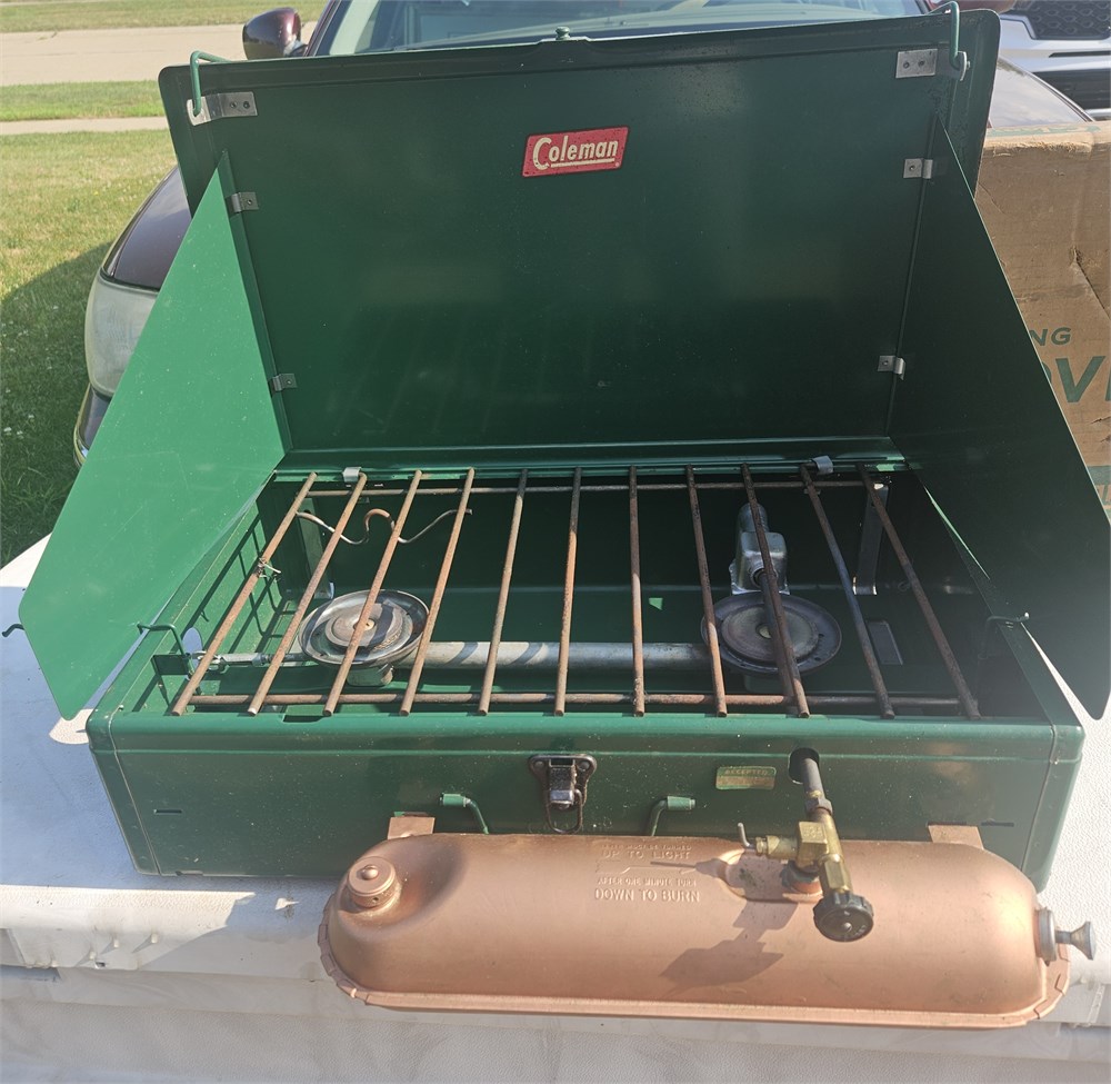 Great Finds Online Auctions - Coleman Model 413 E Instant Lighting24" 2 ...