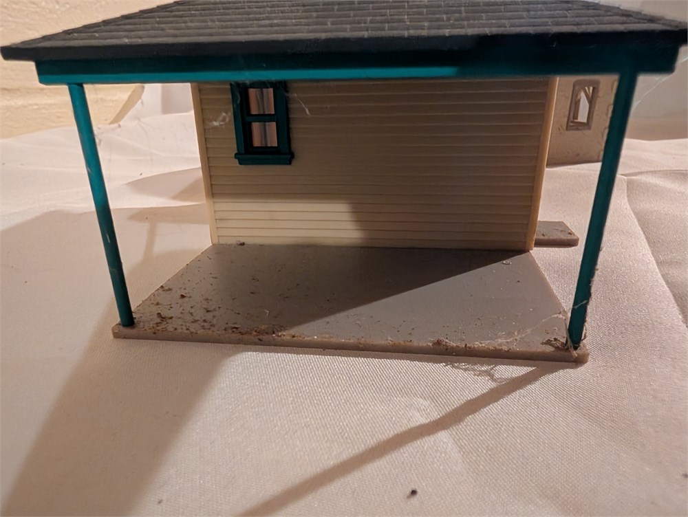 Great Finds Online Auctions - Walthers Cornerstone Series Built-Ups ...