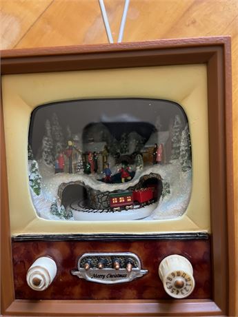Great Finds Online Auctions - Retro Lighted Musical TV with Rotating Train