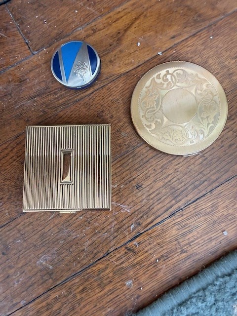 Great Finds Online Auctions - Vintage Metal Makeup Powder Compacts