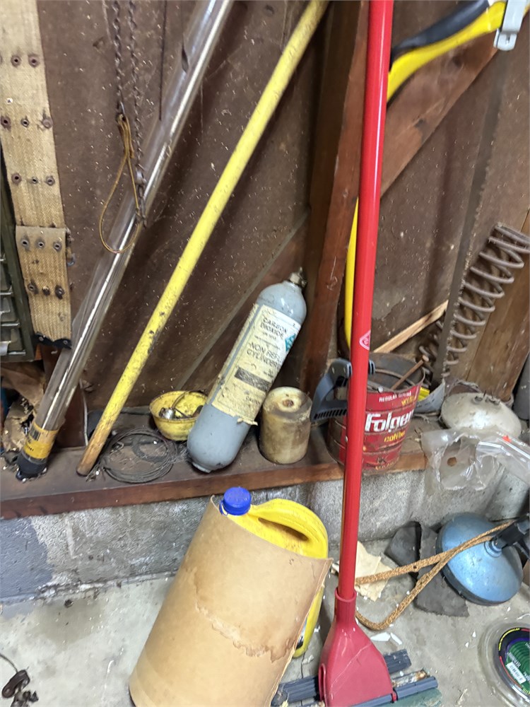 Great Finds Online Auctions - Peg Board Lot