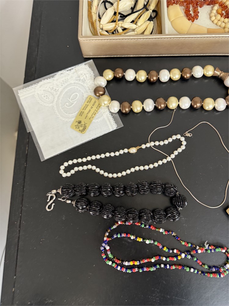 Great Finds Online Auctions - Costume Jewelry lot