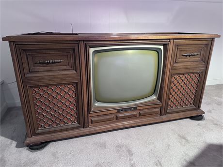 Great Finds Online Auctions - Vintage Magnavox Console Tv & Stereo System