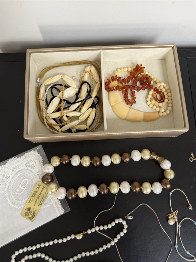 Great Finds Online Auctions - Costume Jewelry lot