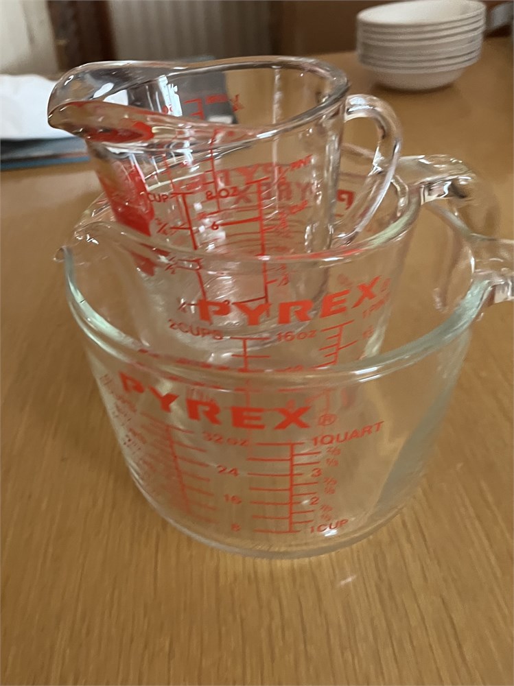 Great Finds Online Auctions - 3 Pyrex Measuring Cups