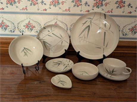 Great Finds Online Auctions - Winfield China 8 Piece Place Setting