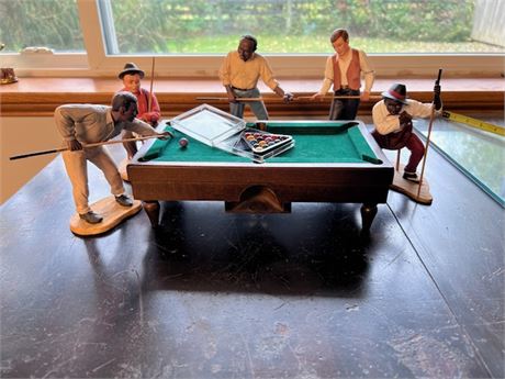Great Finds Online Auctions - Miniature Pool Table & Player Figurines