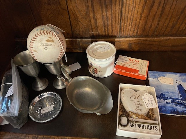 Great Finds Online Auctions - Assorted Vintage Collectables