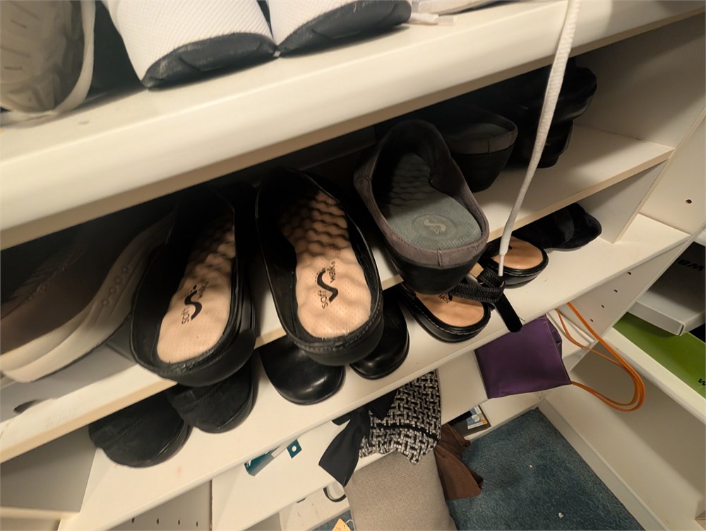 Great Finds Online Auctions - Ladies Shoe Lot