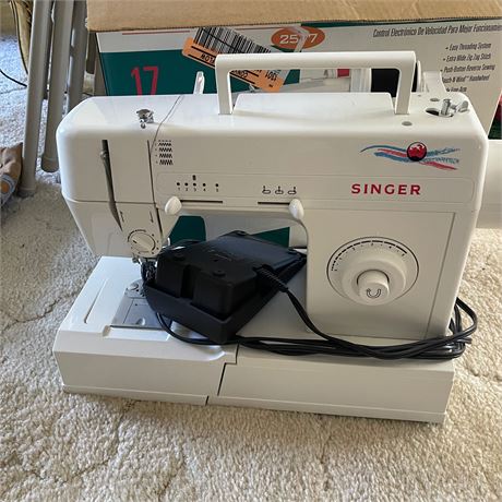 Great Finds Online Auctions - Singer Sewing Machine Model 2517