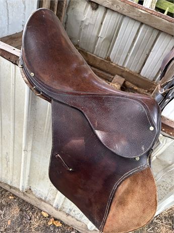 Great Finds Online Auctions - Leather English Wide Tree Saddle