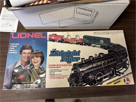 Great Finds Online Auctions - Lionel 'The Midnight Flyer' Train Set