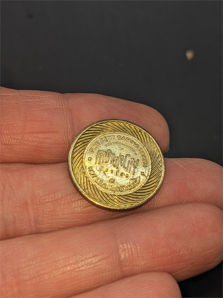 Great Finds Online Auctions - Vintage Casino Gambling Coins & Bag