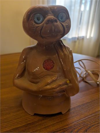 Great Finds Online Auctions - Ceramic Vintage ET Lamp