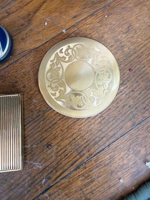 Great Finds Online Auctions - Vintage Metal Makeup Powder Compacts