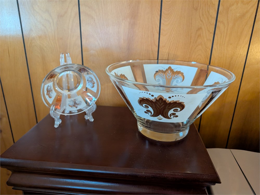 Great Finds Online Auctions - Vintage Anchor Hocking MCM Chip & Dip Set