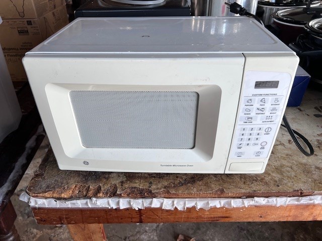 Great Finds Online Auctions - General Electric Turntable Countertop ...