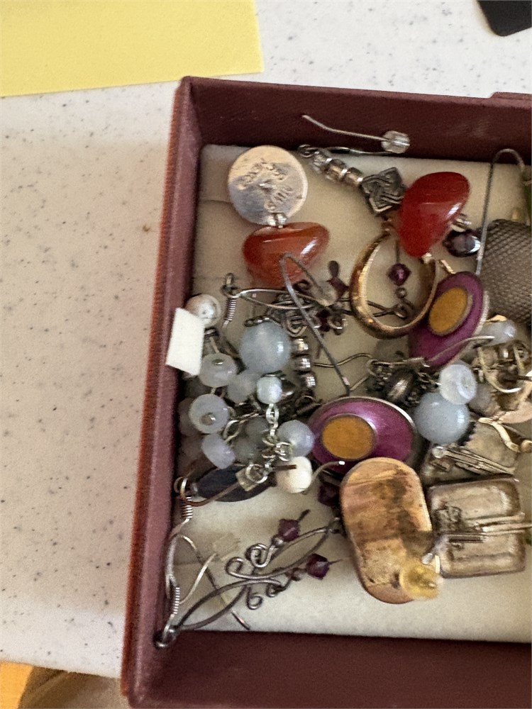 Great Finds Online Auctions - Costume Jewelry Lot