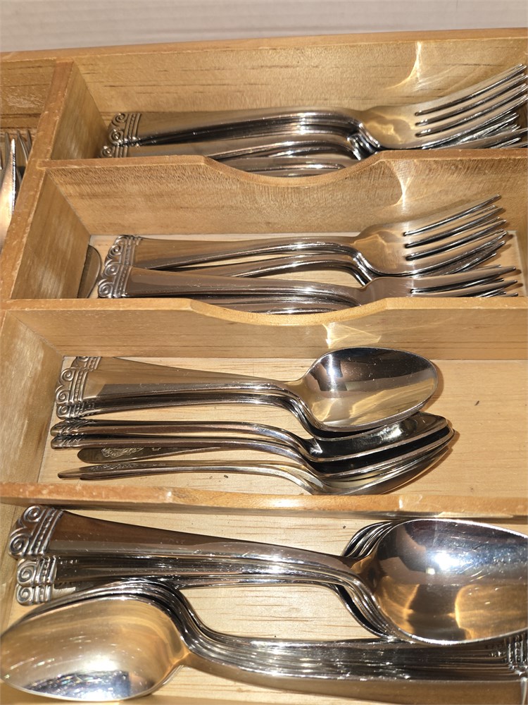 Great Finds Online Auctions - Oneida Melodia Stainless Flatware Set