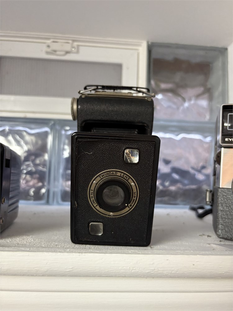 Great Finds Online Auctions - Kodak Brownie Hawkeye Box Camera Twindar ...