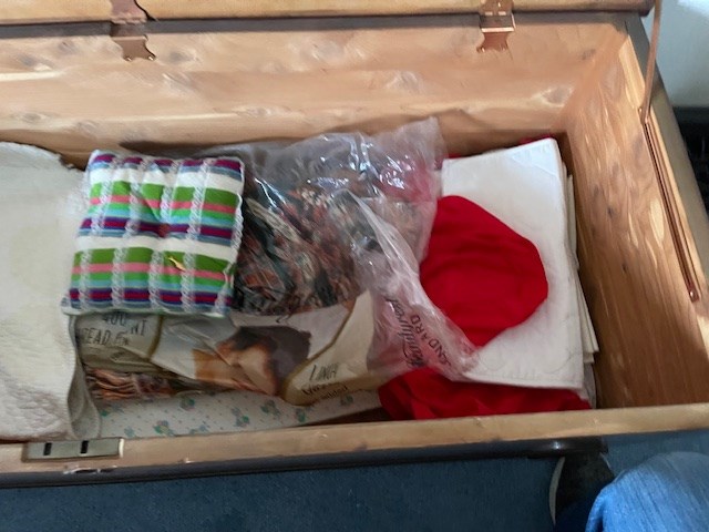 Great Finds Online Auctions - Trunk Contents Buyout Lot
