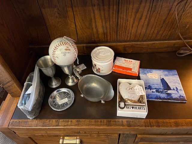 Great Finds Online Auctions - Assorted Vintage Collectables