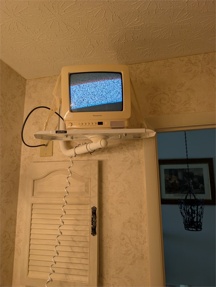 Great Finds Online Auctions - Vintage Panasonic White 9" CRT TV Retro ...