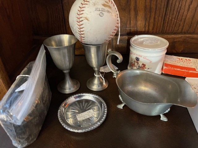 Great Finds Online Auctions - Assorted Vintage Collectables