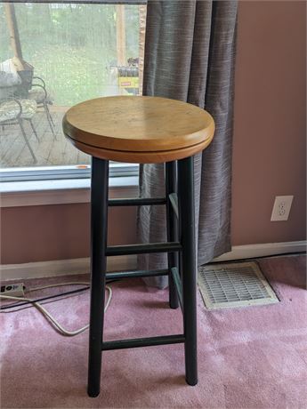 Great Finds Online Auctions - Spinning Bar Stool