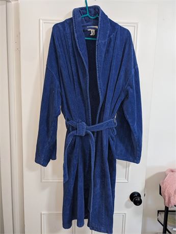 Great Finds Online Auctions - Men's Covington Robe- One size fits all