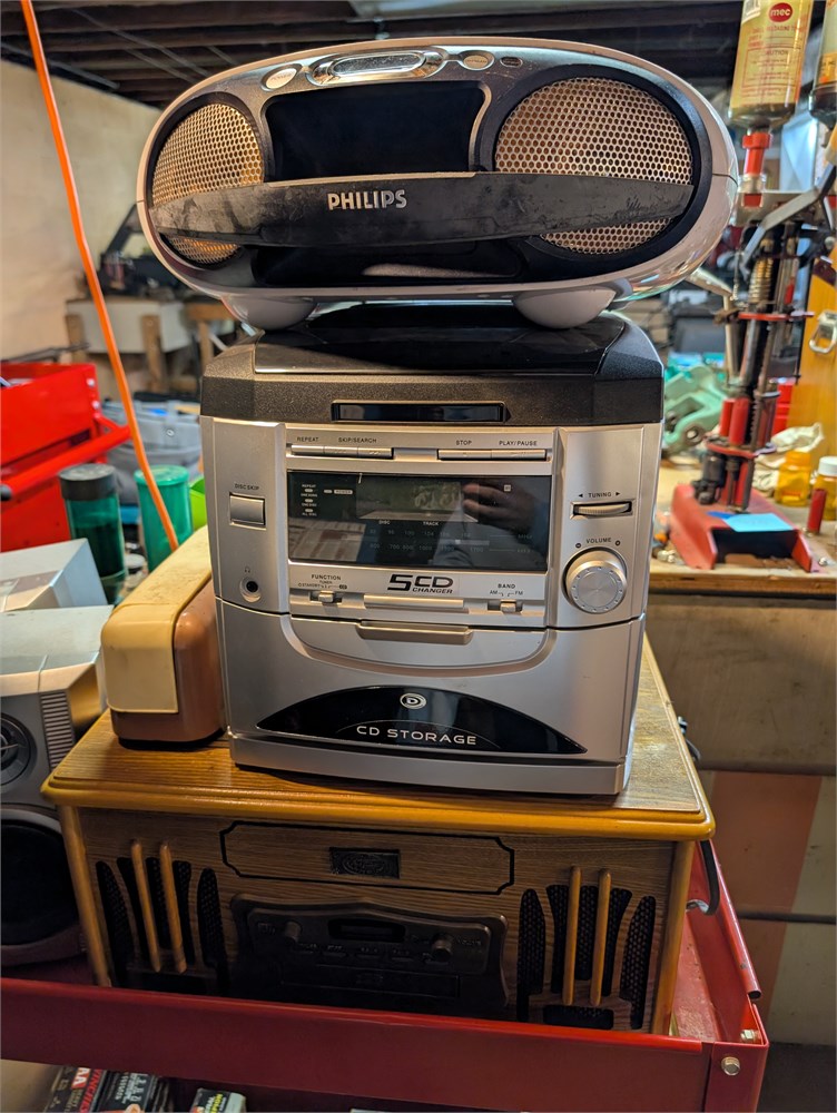 Great Finds Online Auctions - Boombox, Stereo System and Record Player