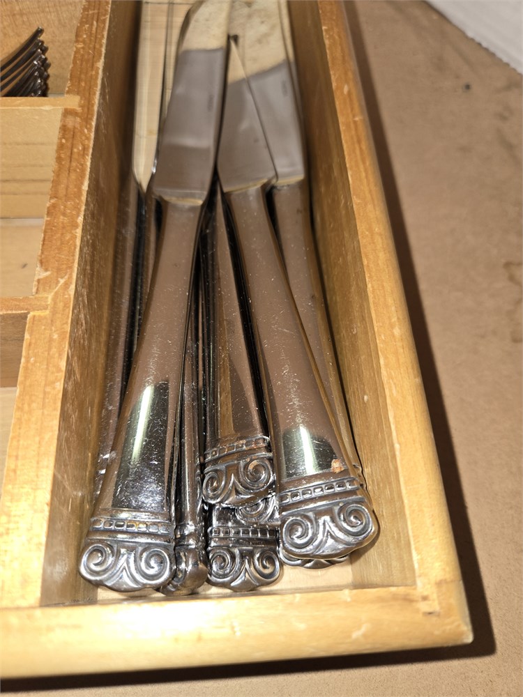 Great Finds Online Auctions - Oneida Melodia Stainless Flatware Set