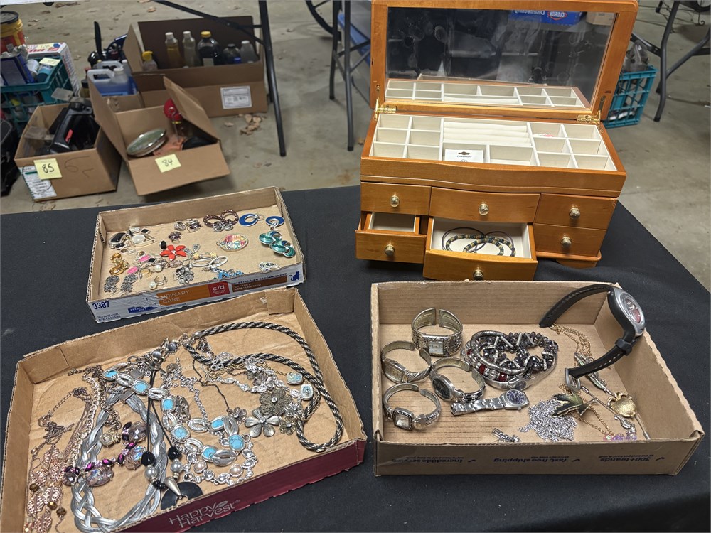 Great Finds Online Auctions - Costume Jewelry and Jewelry Box