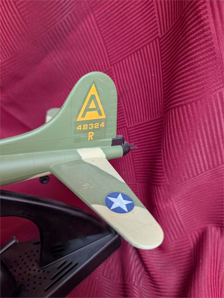 Great Finds Online Auctions - Vintage B-17 Flying Fortress Alarm Clock